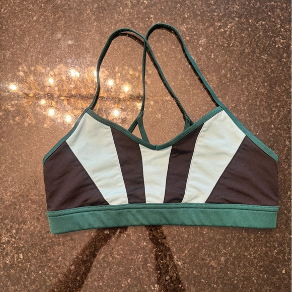ALO Yoga | Intimates & Sleepwear | Alo Green And Black Colorblock ...